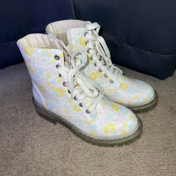 Shoes | Flower Combat Boots | Poshmark